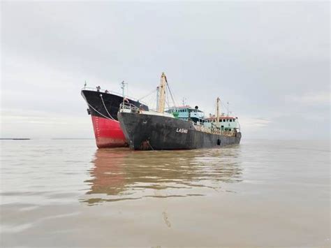 ဖျာပုံမြစ်ဝတွင် သောင်တင်နေသော ကုန်တင်ရေယာဉ်တစ်စီးအား တပ်မတော် ရေ ကွပ်ကဲမှုအောက် စစ်ဆင်ရေးရေပြင