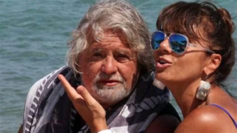Beppe Grillo Vende Tre Case A Golfo Aranci Per Più Di 600mila Euro