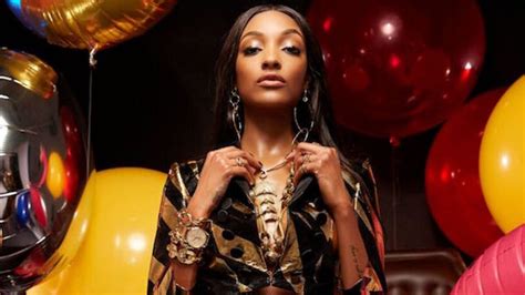 Kendall Jenner Hailey Baldwin Shine In Love Video Advent