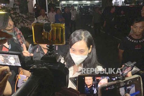 Sembilan Pemeran Film Porno Lokal Penuhi Panggilan Penyidik Polda | Republika Online