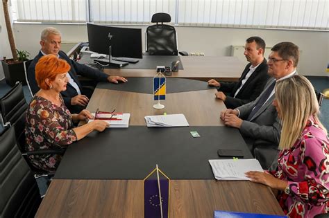 Ministar Nedić potpisao ugovore vrijedne više od 1 8 miliona KM za