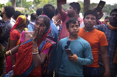 As India Grieves Train Crash That Killed 275 Relatives Try To Identify