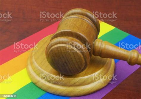 Lgbt 깃발에 나무 판사 배꼽 0명에 대한 스톡 사진 및 기타 이미지 0명 Gay Pride Parade Pride