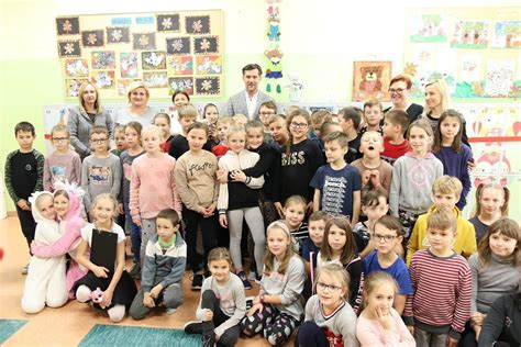 Szkoła Podstawowa Nr 18 W Kaliszu Otrzymała Szafki Dla Uczniów ZdjĘcia