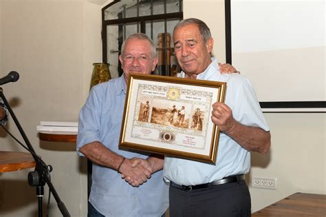 שמואל בוקסר הוא גם כורם ויינן ותיק וככזה זכה אתמול בפרס מפעל חיים על