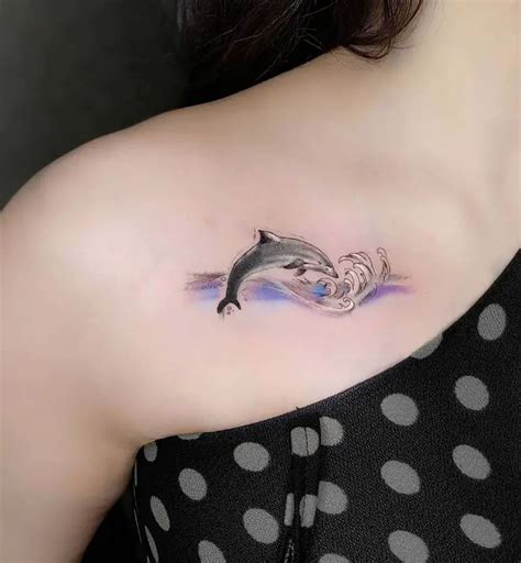 21 Small Shoulder Tattoos Gals Are Inking In 2022