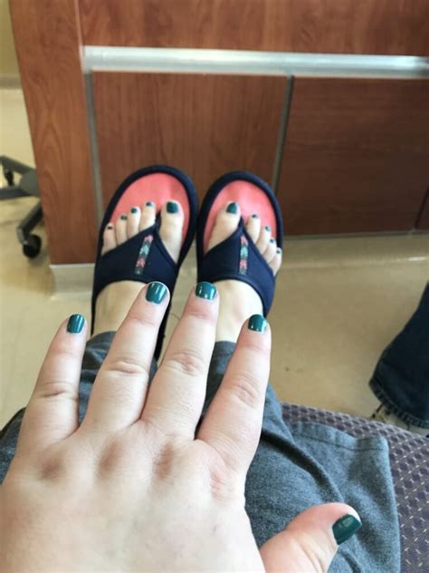 Lisa M Feet