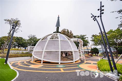 桃園龍潭景點〡龍潭運動公園兒童遊戲場〡勝利女神飛彈起飛 小勇士訓練vs菁英體能練習 雙載q版戰鬥機 老少咸宜同樂趣 桃園親子特色公園