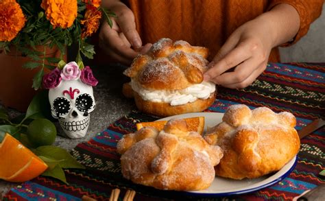 Se puede comer la comida de la ofrenda de Día de Muertos Telediario