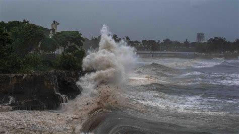 Tras Daños En Jamaica El Huracán Beryl Llega A México