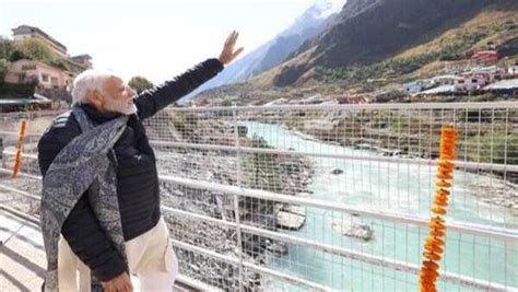 Watch Pm Modi Receives Warm Welcome From Locals In Badrinath