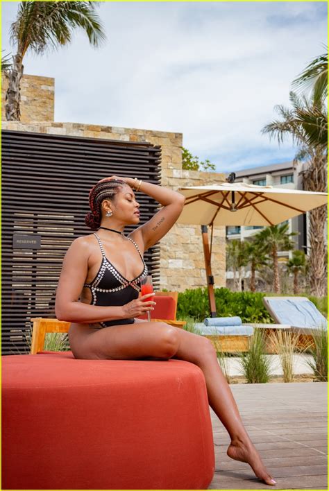 Taraji P Henson Shows Off Her Fit Body On Vacation With Fiance Kelvin