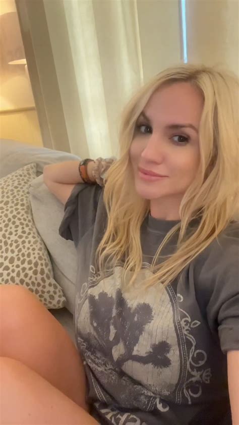 Taylor Wright Lilbitsouth • Instagram Photos And Videos