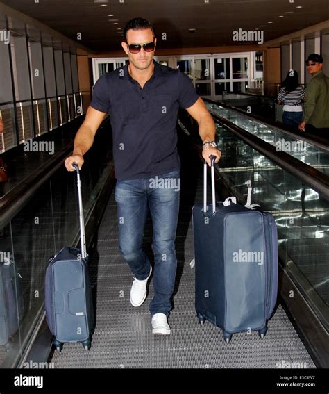 Exclusive Elliot Wright Arrives In Las Vegas To Join The Cast Of Towie