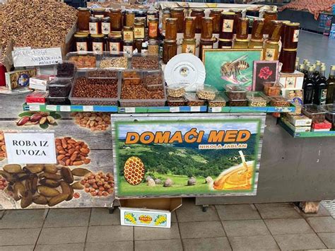 Tržnice I Pijace Označeni Domaći I Proizvodi Iz Uvoza