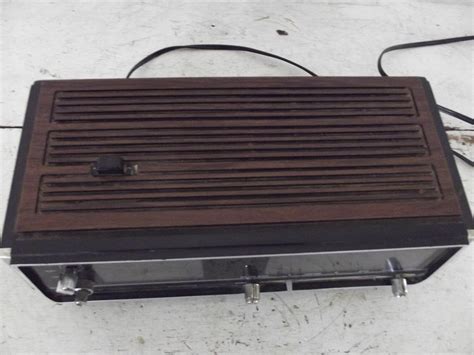 bonjour voici un ancien radio réveil vintage a lamelles freetime pour pieces ou a restaurer