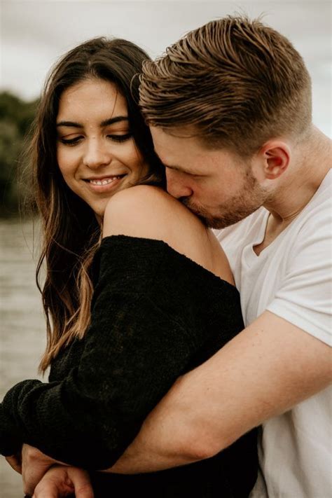 Relationship Secrets How To Stay Happy Couple Photoshoot Poses