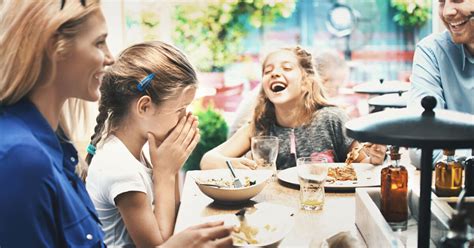 Децата след 22 ч на кино и заведение Само с родител или декларация за придружител Btv Новините