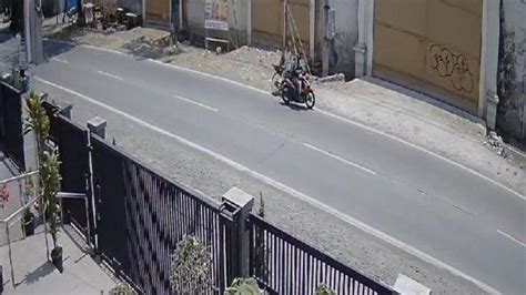 Detik Detik Uang Suryadi Dalam Kresek Dijambret Di Jalan Kudus