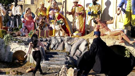 Topless Femen Activist Tries To Grab Baby Jesus From Vatican Nativity