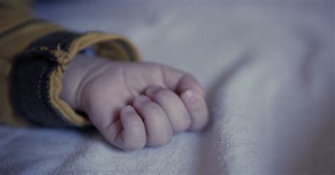 Bebê De 5 Meses Morre Após Os Pais Fazerem Uma Circuncisão Caseira