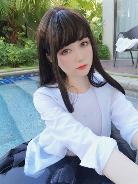 Coser小姐姐 白银81 游泳课 91p8v 730mb 45美图