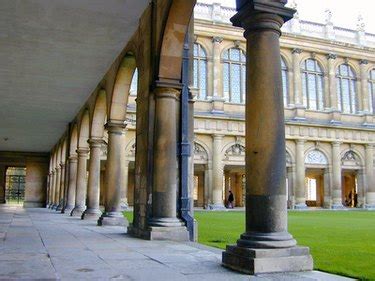 How To Make Plastic Roman Decorative Columns Ehow