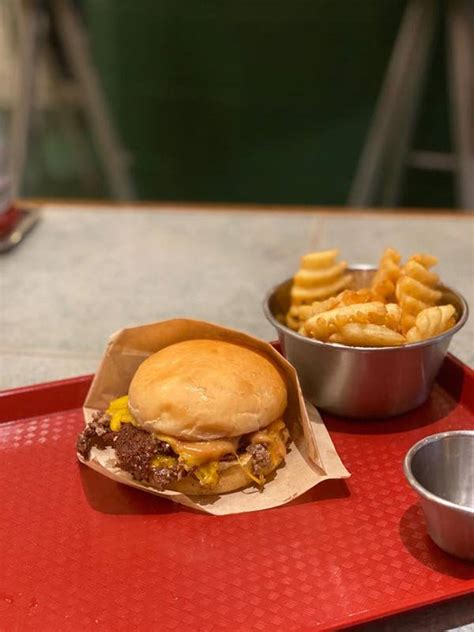 Akira Okawa Central Burger Shop Retty