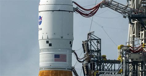 Nasa Shuts Hatch On Rocket Launching To The Moon