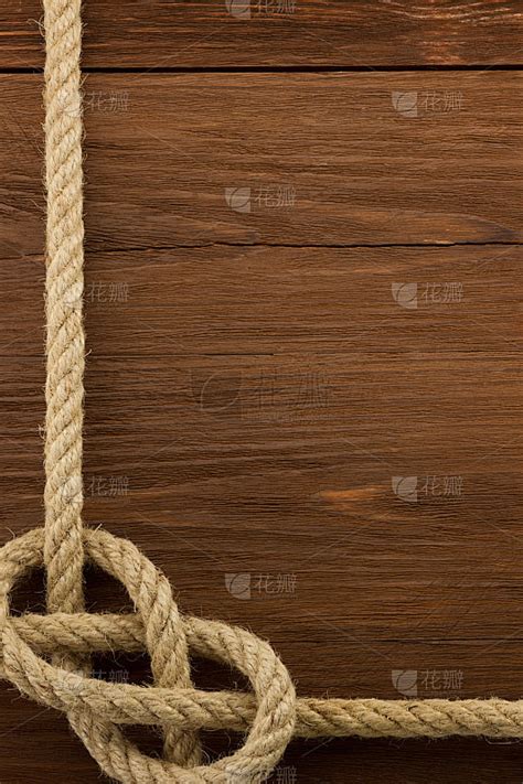 木材上的船绳