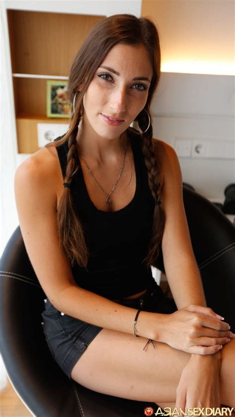 Sexy Amateur Stephanie Does A Hot Striptease On Her Bed Before Pov Sex