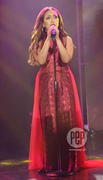 Kakai Alludes To Heartbreak During Concert Almost Gets Wardrobe Malfunction Pep Ph