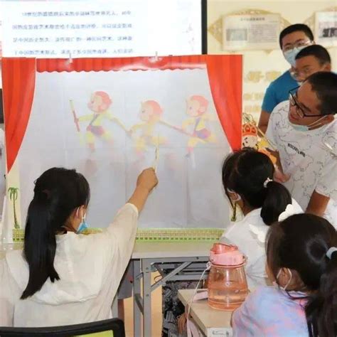 金川区桂林路街道开展“传承非遗文化 感受光影中的艺术”青少年暑期实践活动主题活动皮影戏桂林路街道文化
