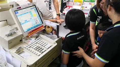 1070922全家店長 收銀服務1 Youtube