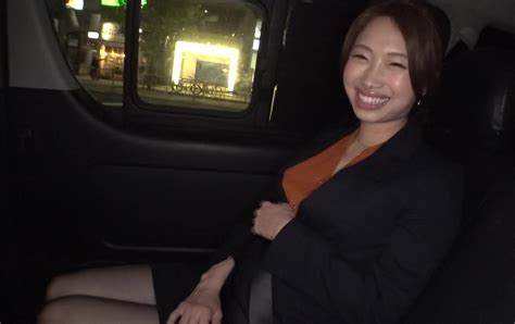 261ara 584 【清楚系】【美貌】化粧品の営業担当の彼女は『女性ホルモン活性の為に♪』美容の為にセックスしたい！刺激は内外ともに美しくなる！？美意識高い美女が一肌脱