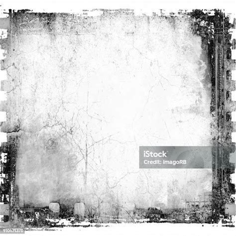 금이 간된 벽과 그런 지 필름 스트립 프레임입니다 흑인과 백인 음색입니다 0명에 대한 스톡 사진 및 기타 이미지 0명 가장자리 개념 Istock