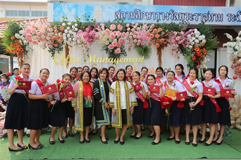 วิทยาลัยอาชีวศึกษาลำปาง จัดพิธีมอบประกาศนียบัตรให้กับผู้สำเร็จการศึกษา