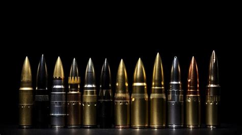 Diferentes Tipos De Municiones Sobre Fondo Negro Venta De Armas Y