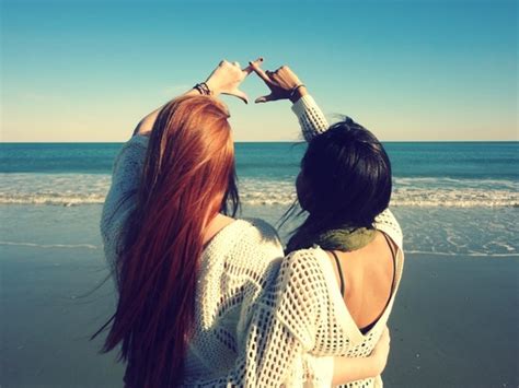 Chi Omega Sisters Throwing What They Know Chi Omega Sorority Row