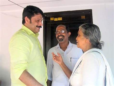 Rani Nikesh Files Complaint Against Fake Whats App Message Malayalam Oneindia