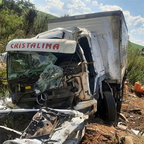 Duas Pessoas Ficam Feridas Após Saída De Pista Na Ers 135 Em Getúlio