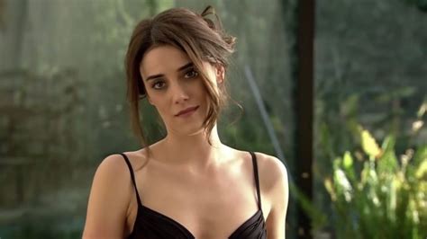 No quería preocupar a nadie Cansu Dere reaparece a casi un mes del