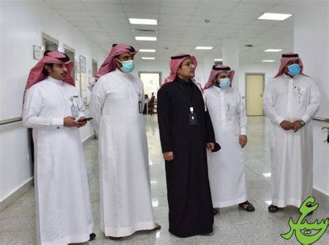 صحيفة عسير مدير عام صحة عسير يكرم الممرضة صالحه الأحمري نظير جهودها