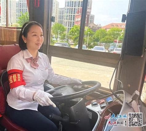 路遇小车自燃 南昌2路公交车女司机毫不犹豫冲了上去汤芸驾驶员灭火器