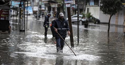 قطاع غزة الاحتلال يُغرق أراضي المزارعين بمياه مصارف الأمطار