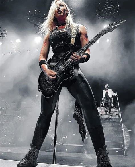 Nita Strauss Guitarristas Famosos Metalero Gótico Romántico