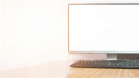 나무 테이블에 컴퓨터 작업장 사무실 책상 사무실 데스크톱 복사 공간을 복사합니다 0명에 대한 스톡 사진 및 기타 이미지 0명 개념 공란 Istock