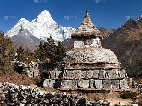 Pangboche 村附近的佛塔和阿玛达布拉姆山素材 花瓣网