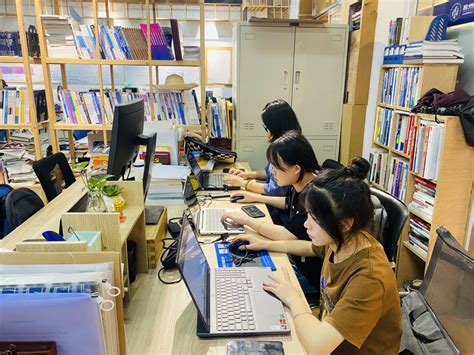 សាកលវិទ្យាល័យលីវចូវធ្វើការបណ្ដុះបណ្ដាលផ្តោតសំខាន់ទៅលើបច្ចេកទេសនិងតិចណូឡូជី សុីសុីថាមស៍