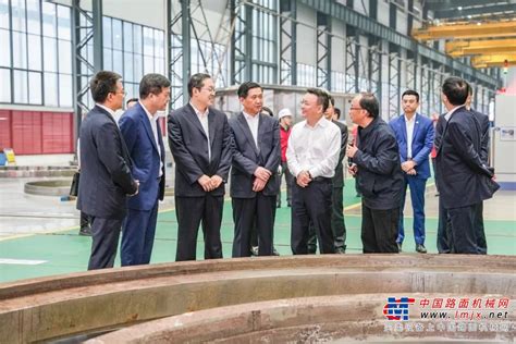 国务院国资委党委委员、副主任苟坪一行到铁建重工调研，为国之重器中国“心”点赞！ 铁建重工 工程机械动态 中国路面机械网